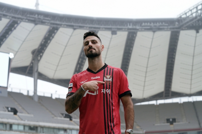 FC서울, 이라크 국대 CB까지 품었다…'키 192cm' 장신 술라카 영입 [오피셜] - 나무뉴스