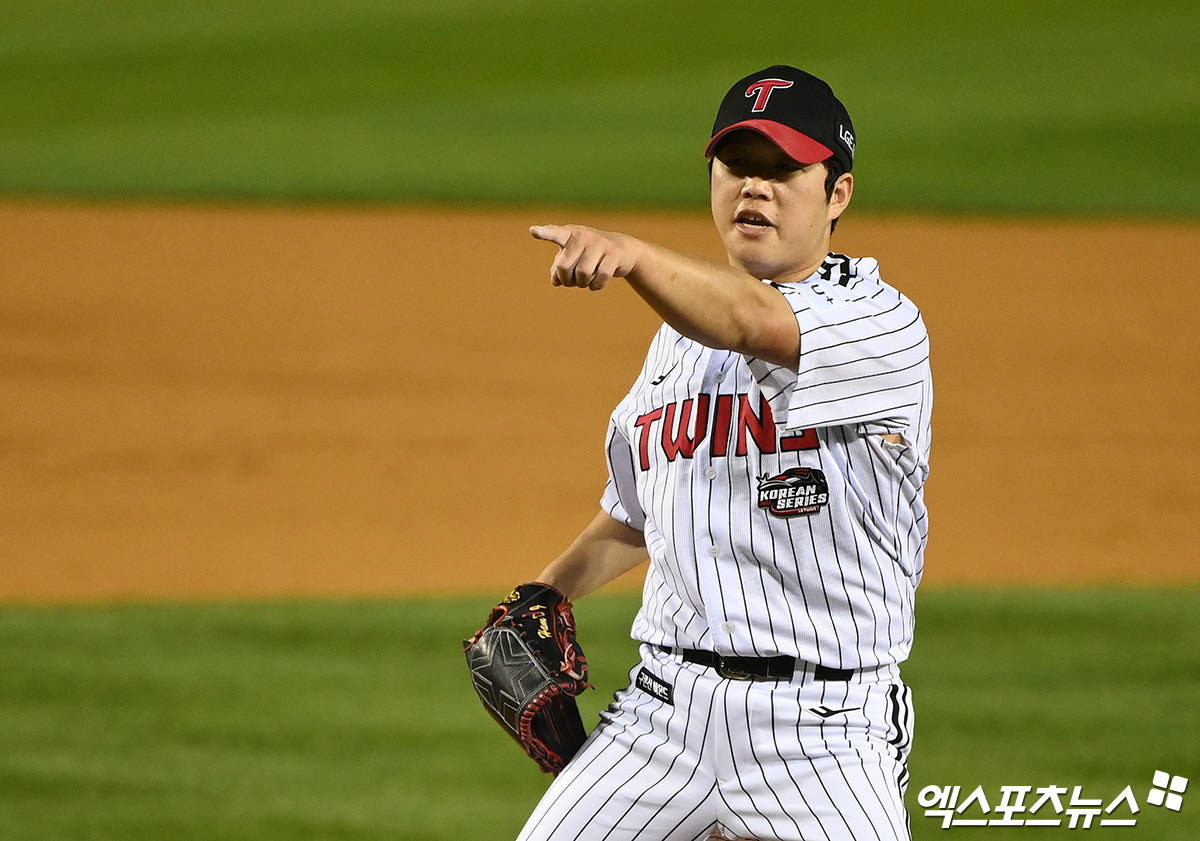 7670일의 기다림 LG, '롸켓' 이후 끊어진 '코시 승리투수' 함덕주가 이었다 [KS2] (엑스포츠뉴스) - 나무뉴스