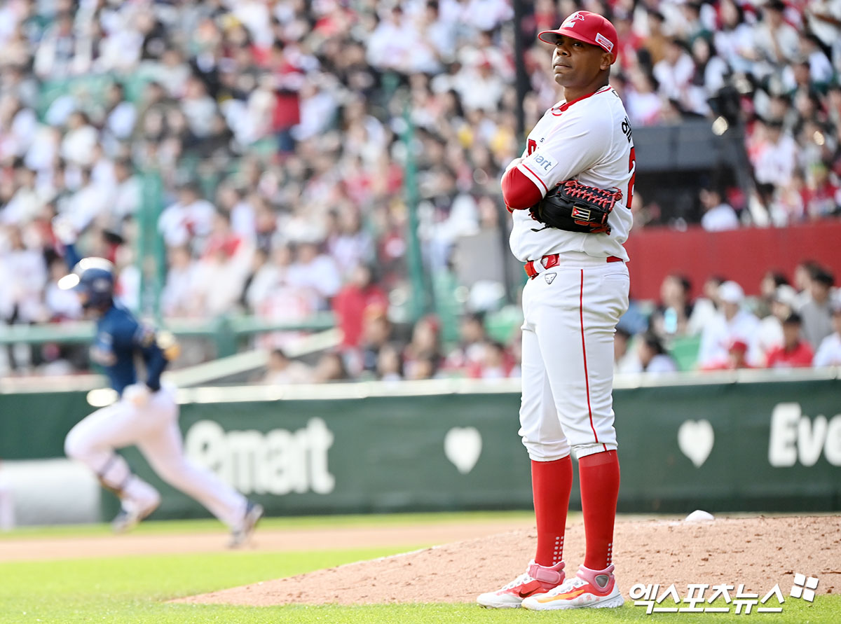 '아! 홈런 한 방' SSG 엘리아스, 8이닝 잘 던졌지만 뼈아픈 '2실점' [준PO1] - 나무뉴스