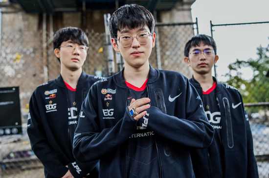 [롤드컵] '대세는 아지르' EDG, C9 잡고 기분 좋은 '롤드컵 첫 승' (엑스포츠뉴스) - 나무뉴스