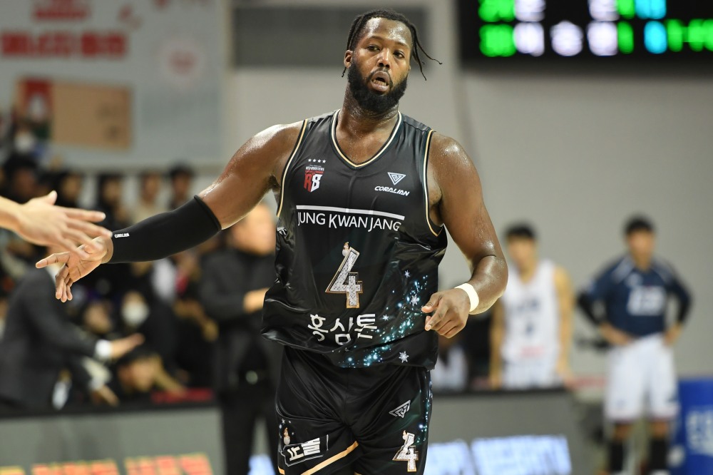 '3쿼터 압도' KCC, 정관장 104-75 제압하고 5연승 질주 (종합) - 나무뉴스