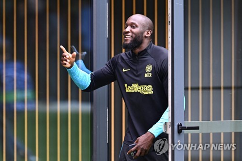 인터 밀란만 바라던 '103kg FW', 중동으로 떠나나...알힐랄 관계자와 연봉 340억 제안 협상 (엑스포츠뉴스) - 나무뉴스