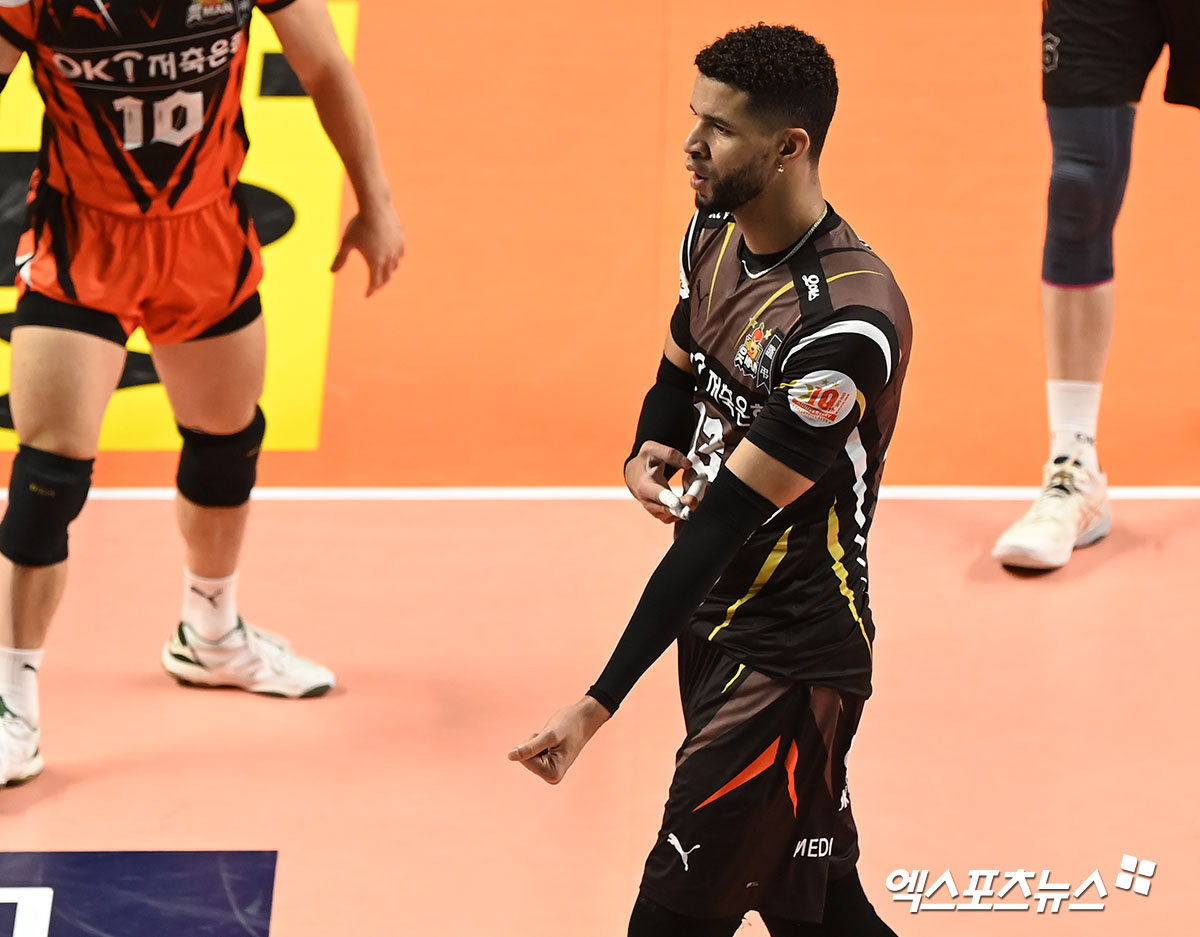 '6연승 주역' OK금융그룹 레오, 4R MVP…여자부는 현대건설 김다인 - 나무뉴스