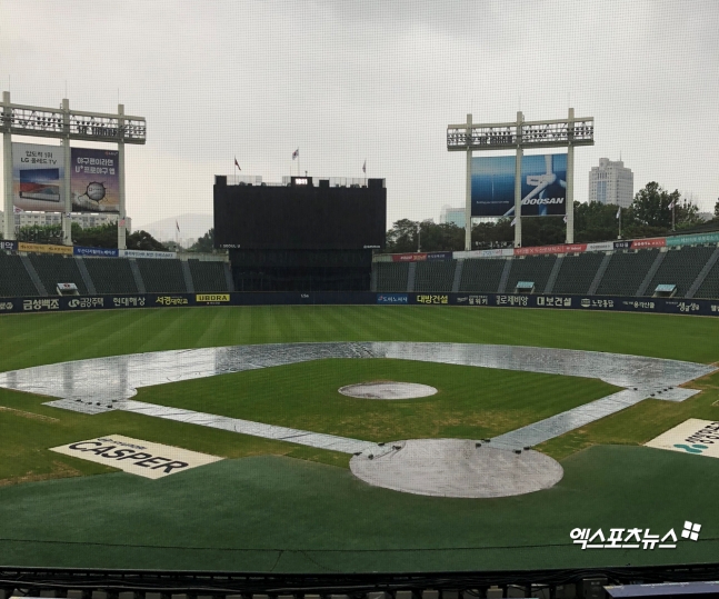 폭우 쏟아진 잠실, 키움-두산 14차전 우천 취소 (엑스포츠뉴스) - 나무뉴스