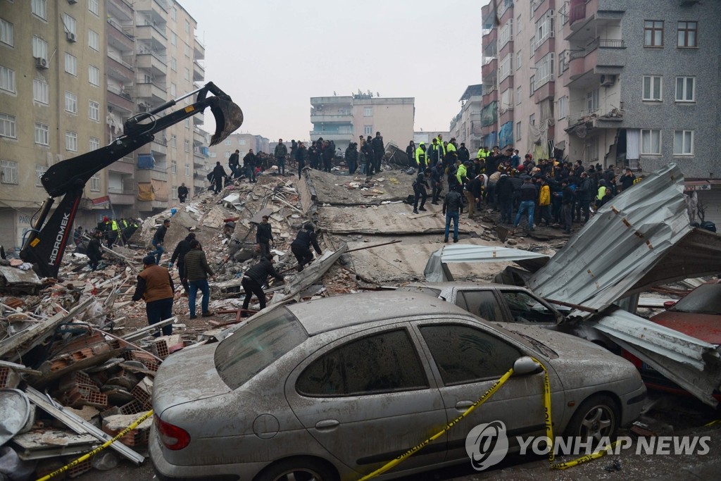 튀르키예·시리아 연쇄 지진…사망자 2천300명 넘어 계속 증가 종합3보 나무뉴스