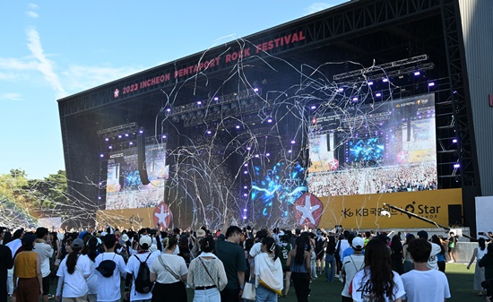 첫날부터 이렇다고?…장기하→엘르가든, '펜타포트' 美친 불금 [종합] (엑스포츠뉴스) - 나무뉴스