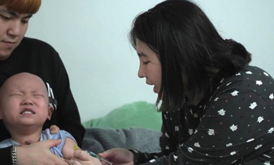 소아암 투병 아들에 직접 주사…'19세 출산' 김예진 일상에 눈물 (고딩엄빠2) - 나무뉴스