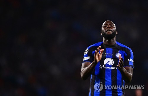 인터 밀란만 바라던 '103kg FW', 중동으로 떠나나...알힐랄 관계자와 연봉 340억 제안 협상 - 나무뉴스