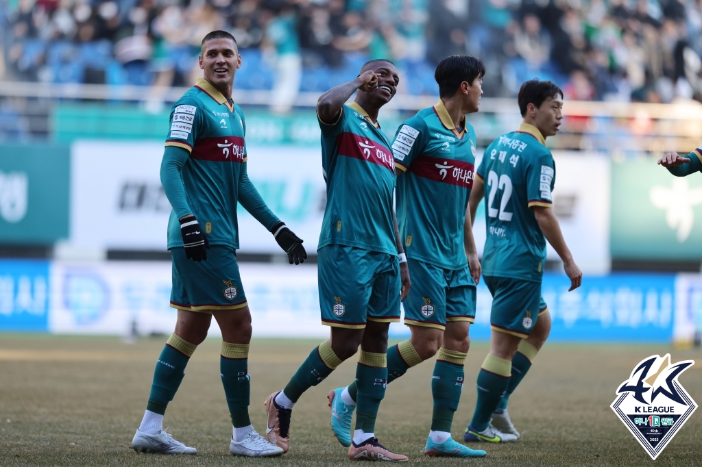 '레안드로 1G 1AS' 대전, 개막전 2-0 완승…'볼보이 사건' 설욕 [현장 리뷰] - 나무뉴스