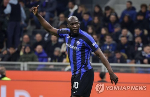 "급여 삭감할게"→"돈 없는데"…인터밀란, 103kg FW '첼시 반환' (엑스포츠뉴스) - 나무뉴스