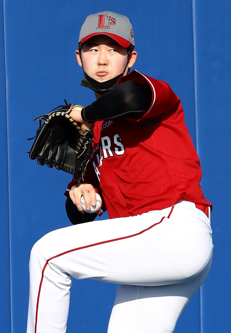 SSG '히든카드' 조성훈, 출격 준비 완료..."1군서 던지는 걸 보고 싶다" (엑스포츠뉴스) - 나무뉴스