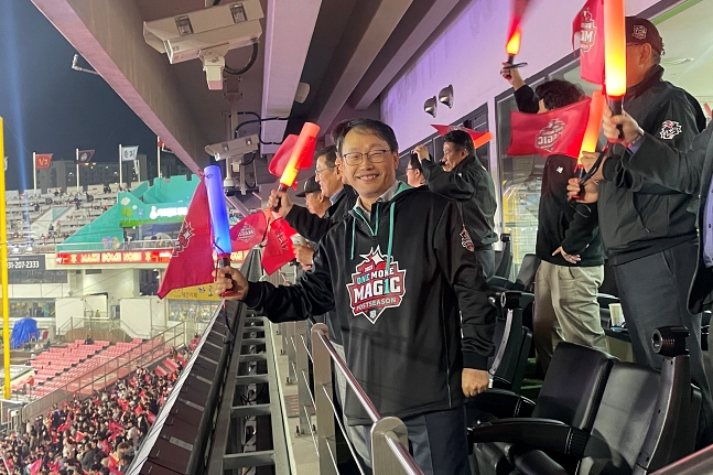 '현모 형'도 떴다, 구단주 응원 받고 벼랑 끝 탈출한 KT [준PO] (엑스포츠뉴스) - 나무뉴스