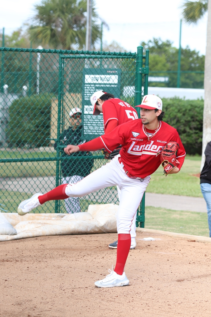 최고구속 151km 쾅!…SSG 새 외인 더거, 첫 불펜피칭 29구 소화 "생각했던 대로 던져 기뻐" - 나무뉴스
