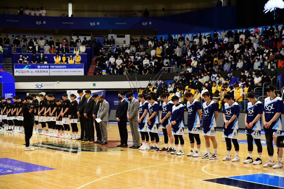 개막 행사 취소한 WKBL "국가애도기간 이태원 사고 추모 진행" (엑스포츠뉴스) - 나무뉴스
