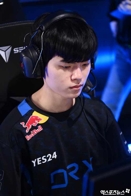 '데프트' 김혁규 "POG 1위 캐니언, 점수 너무 높아…팀원들이 자주 받았으면" [LCK] (엑스포츠뉴스) - 나무뉴스