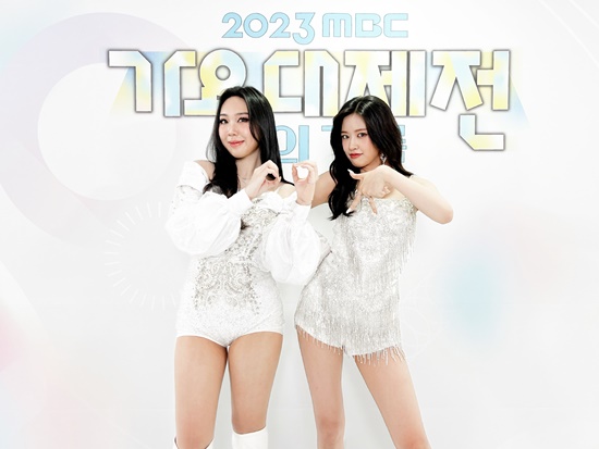 "폼 미쳤다"…안유진X이영지, MZ 절친 특급 콜라보 [MBC 가요대제전] (엑스포츠뉴스) - 나무뉴스