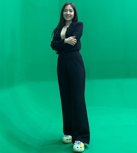 '전현무♥' 이혜성, 패션테러면 어때? '163cm·41kg' 비율 자신감 - 나무뉴스