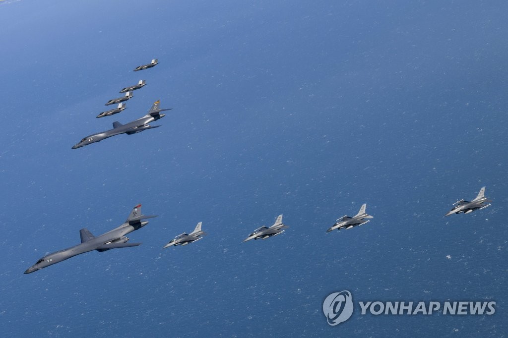 B-1B 폭격기 등 10여대 떴다…北ICBM 맞대응 한미연합훈련(종합2보) - 나무뉴스