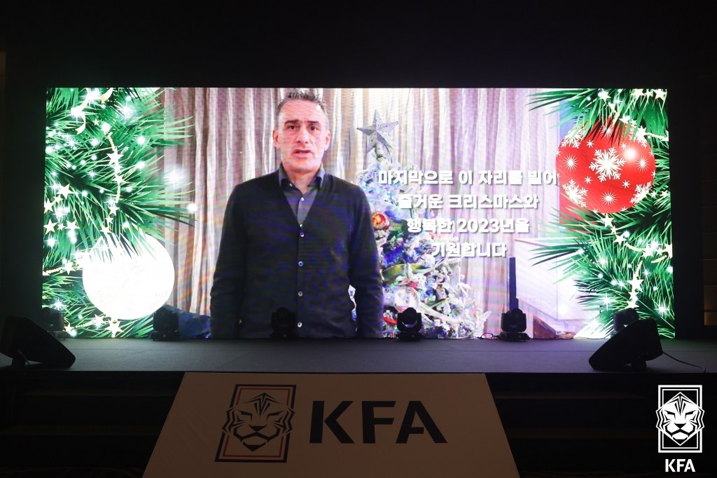 포르투갈서 온 영상 편지...'감독상' 벤투 "함께 달성한 16강 덕분에 의미 커" [KFA 어워즈] - 나무뉴스