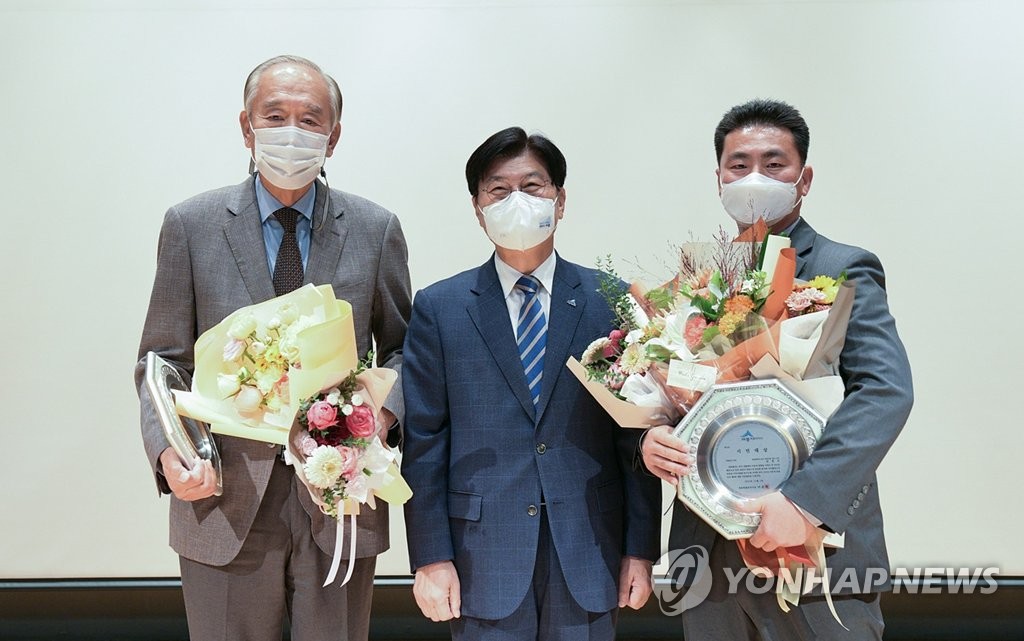 교통사고 목격한 버스 기사, 심폐소생술로 응급환자 살려 (연합뉴스) - 나무뉴스