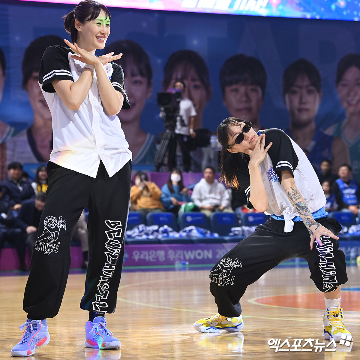 강이슬-김소니아 'WKBL 춤신춤왕'[포토] (엑스포츠뉴스) - 나무뉴스