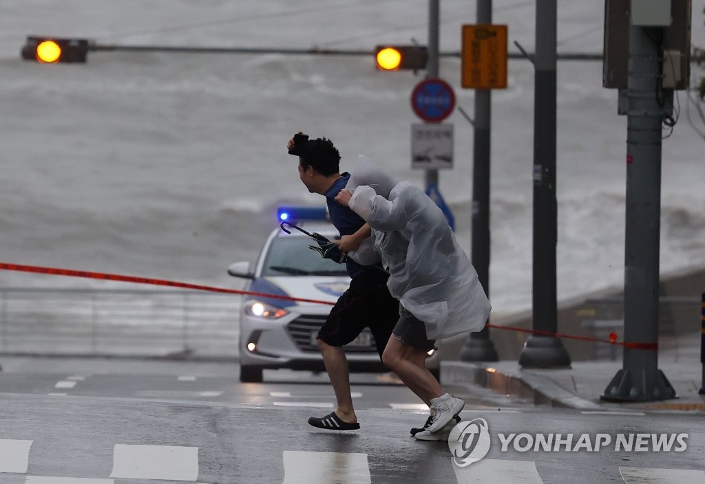 시속 25km 느림보 카눈, 오후 북→북서 방향 틀며 더 느려질듯 (연합뉴스) - 나무뉴스