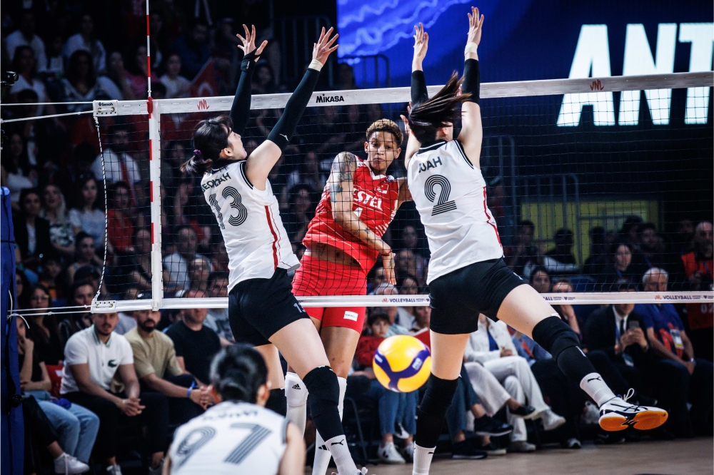 '정지윤 10득점' 여자배구 대표팀, VNL 첫 경기서 튀르키예에 0-3 완패 (엑스포츠뉴스) - 나무뉴스