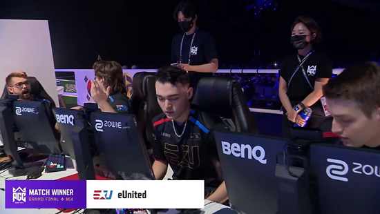 '드디어 치킨이닭!' EU, 매치14 접수하며 3파전 예고…안풀리는 광동 [PGC 2022] - 나무뉴스