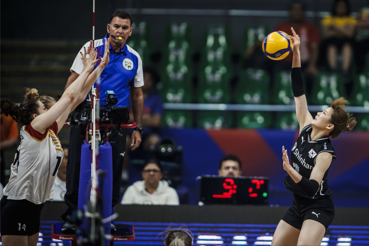 한 세트 따냈지만…女 배구, 독일전 1-3 패배→작년 포함 VNL '20연패 치욕' (엑스포츠뉴스) - 나무뉴스