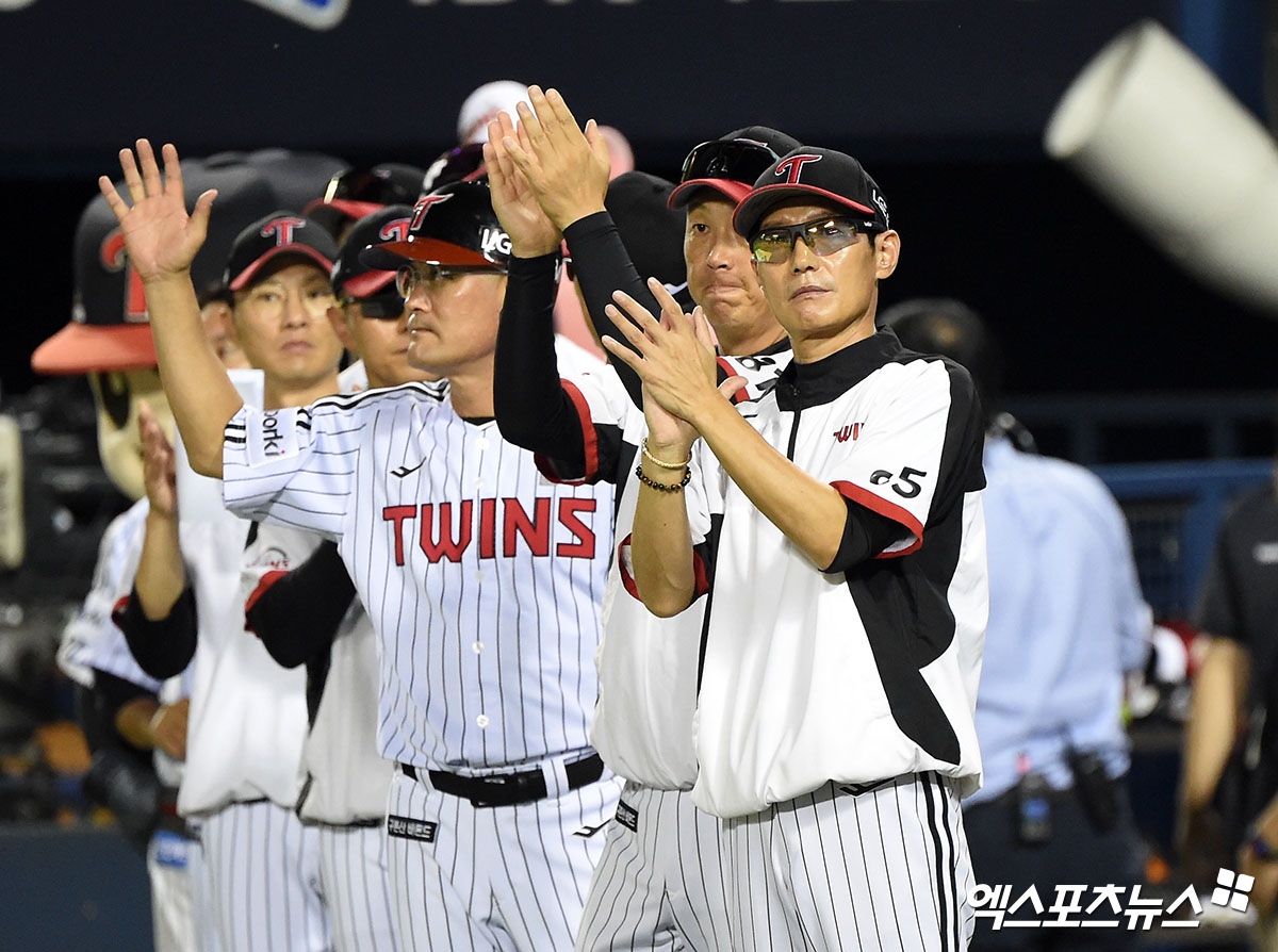 'DH1 기선제압' 염경엽 감독 "켈리, 공격적인 투구로 제 모습 찾고 있다" (엑스포츠뉴스) - 나무뉴스