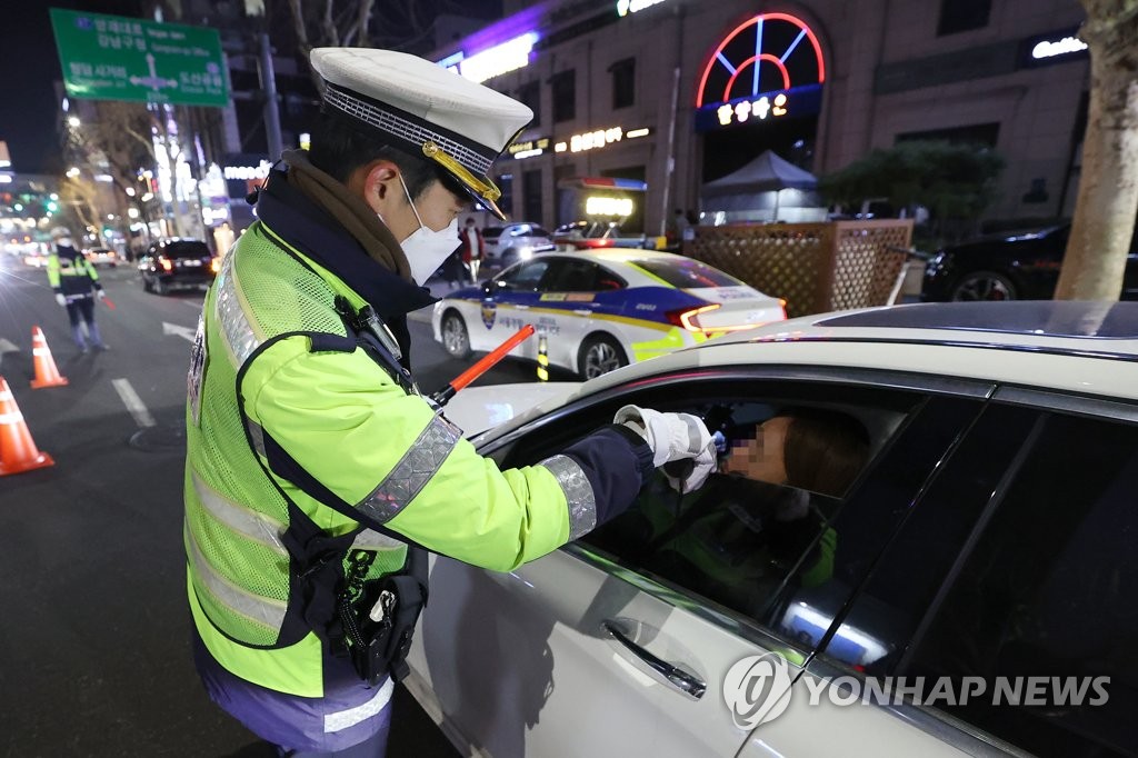 "칵테일 딱 2잔 했거든요?…0.042%, 면허정지입니다" (연합뉴스) - 나무뉴스