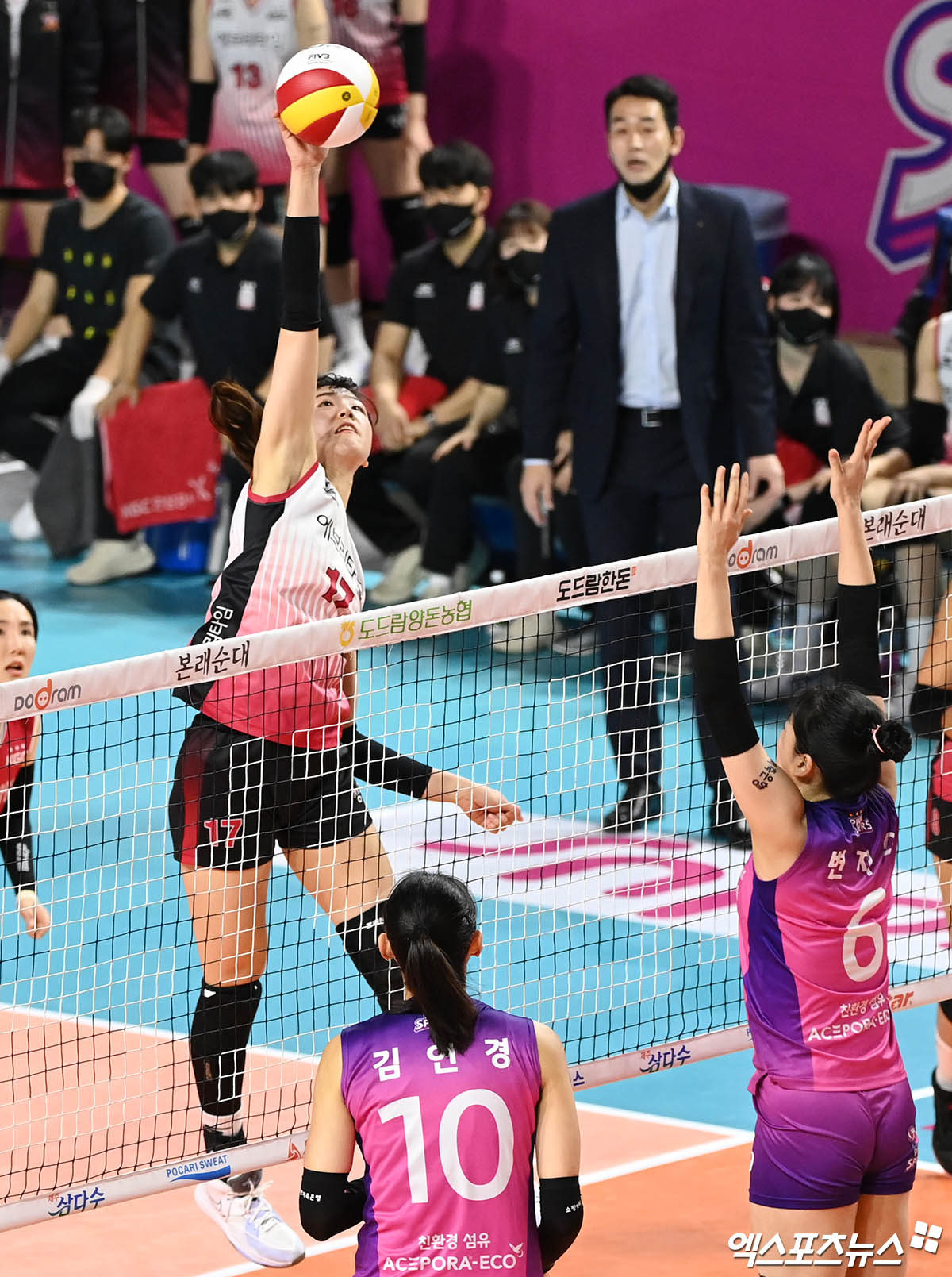 호영·소영 펄펄난 KGC, 천적 흥국생명 꺾고 3연승+4위 도약 [삼산:스코어] - 나무뉴스