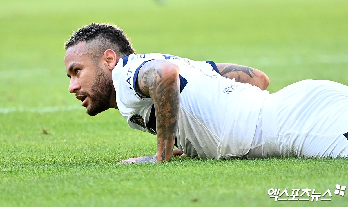 "빨리 1군 뛰고 싶어"...음바페, PSG와 '2200억 보너스 포기' 합의 후 '훈련 복귀'→"판매 가능성 여전" - 나무뉴스