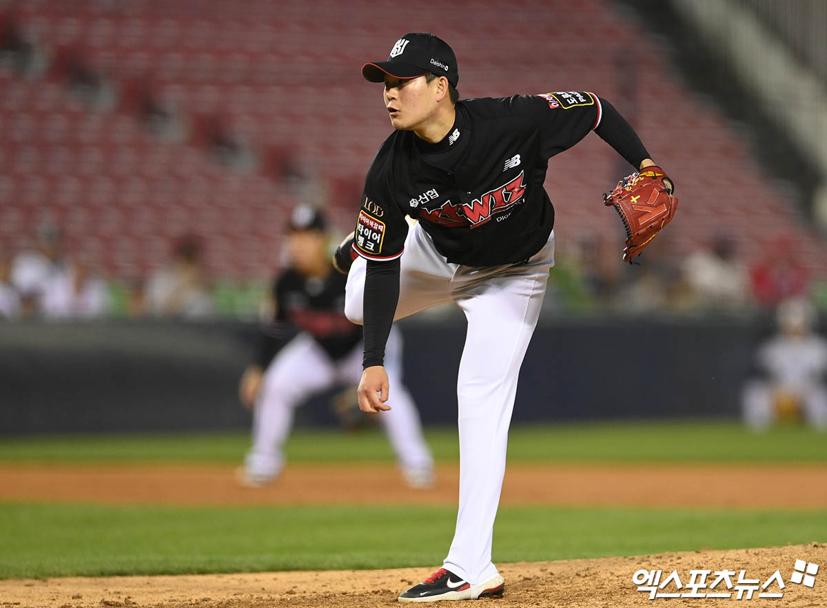 KT 마운드 한 축 책임질 '150km/h 파이어볼러'…"구속도, 자신감도 올라왔다" - 나무뉴스