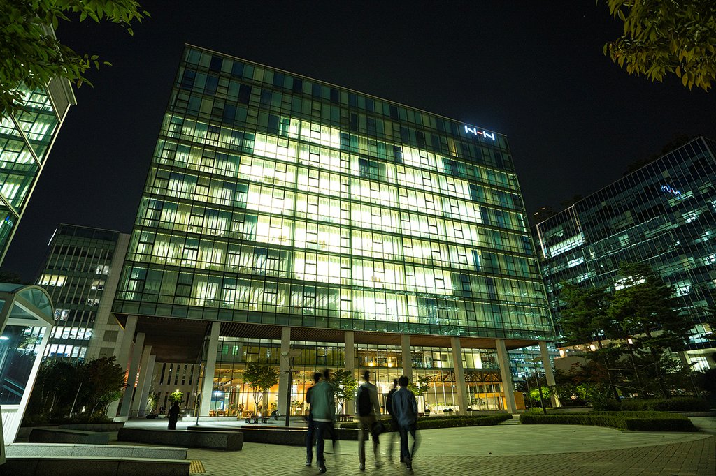 NHN 작년 매출 2조 최초 돌파…영업익은 전년비 58.4％↓(종합2보) (연합뉴스) - 나무뉴스