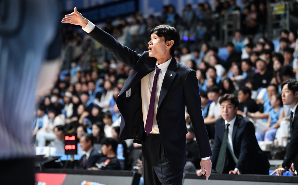 '첫 부산 홈경기' KCC, 8780명 구름 관중 앞 삼성 106-100 격파 (종합) - 나무뉴스