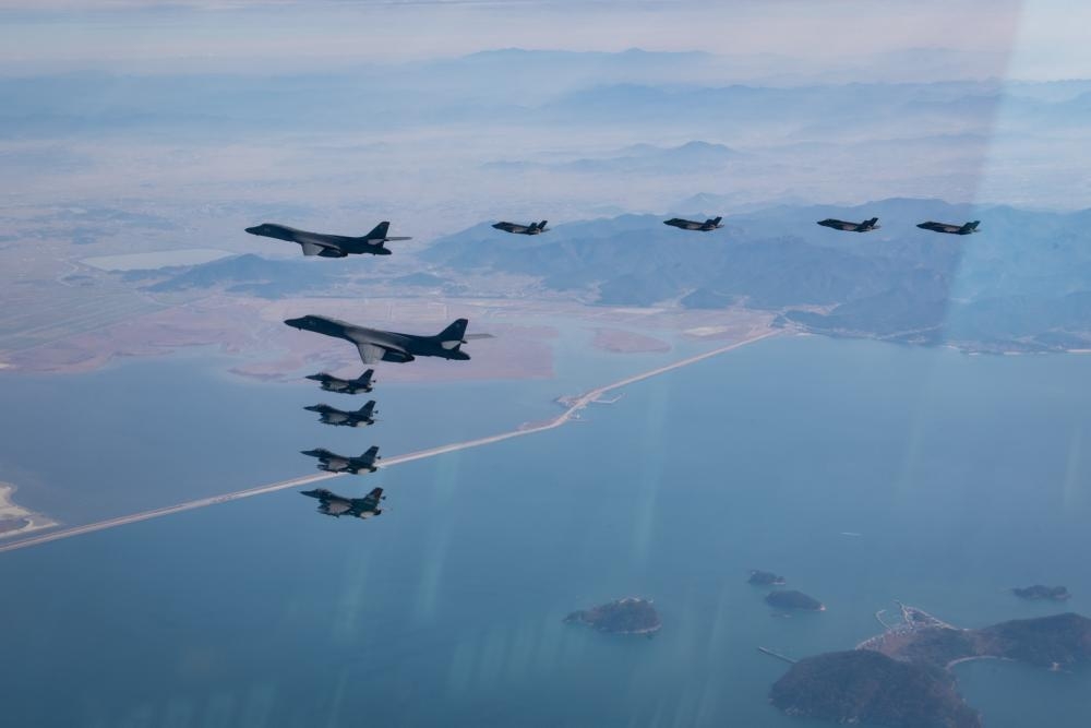 '한반도 재전개' B-1B 폭격기, 괌에서 美본토 복귀한듯 - 나무뉴스