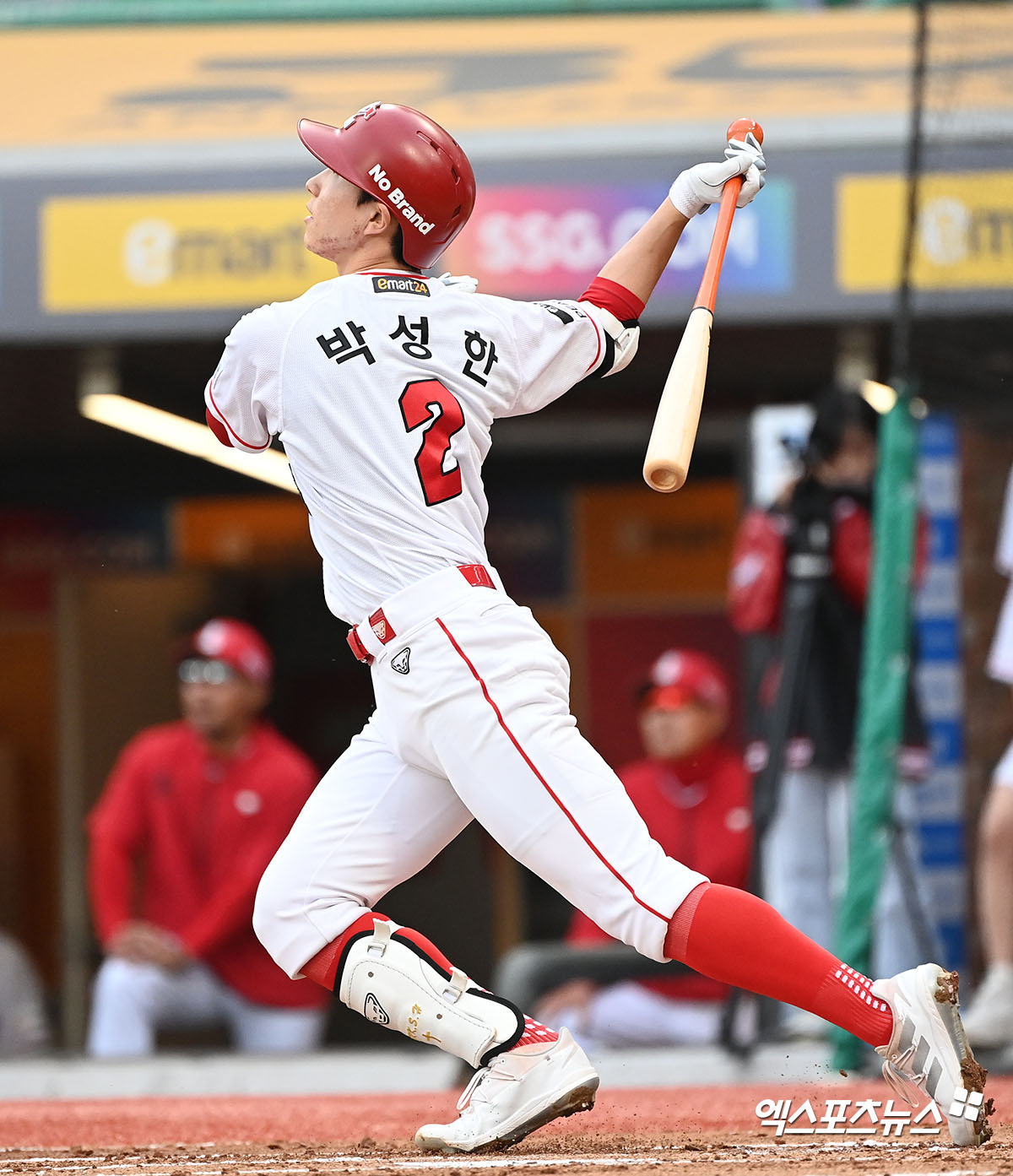 '실투 놓치지 않았다' SSG 박성한, 프로 데뷔 후 첫 만루포 작렬 (엑스포츠뉴스) - 나무뉴스