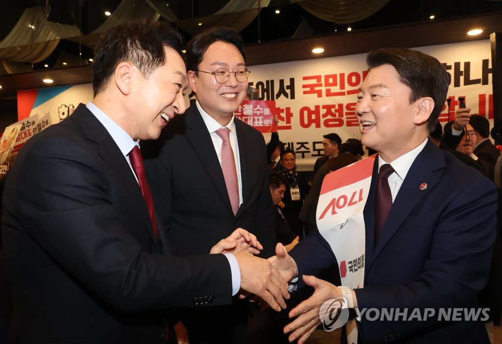 협공받는 金, 千에 쫓기는 安…'과반1위' '결선' 치열한 수싸움 (연합뉴스) - 나무뉴스