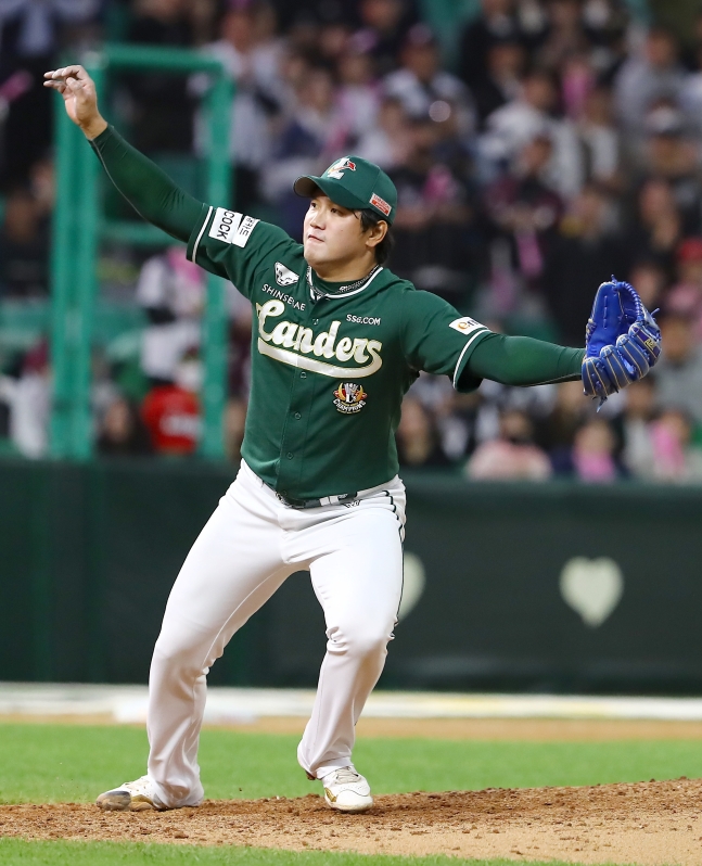 SSG 뒷문 굳게 잠근 SV 1위 마무리, 3연투 투혼→23일 키움전 휴식 (엑스포츠뉴스) - 나무뉴스