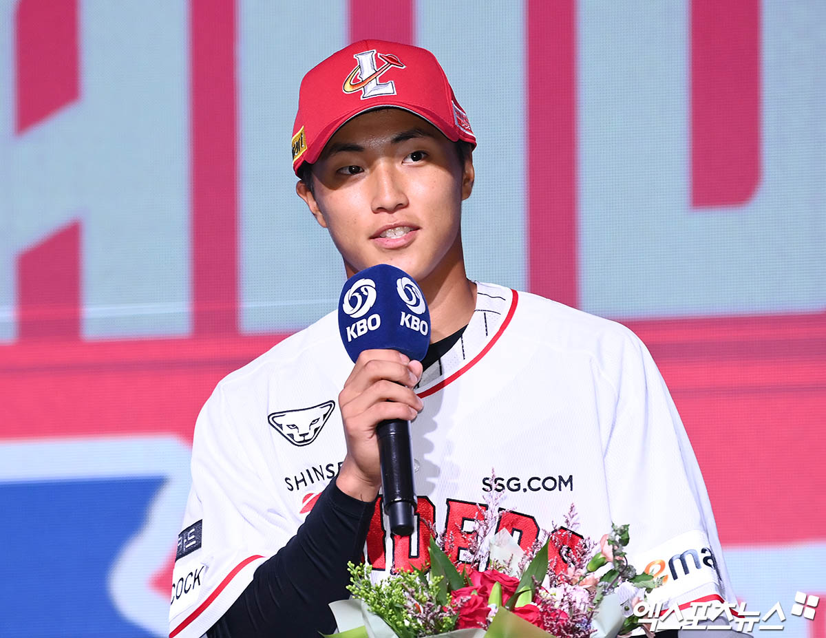 "타격이 확실한 장점, 1군서 캠프 마무리하고파"…선배들에 도전장 내민 'SSG 1R 신인' (엑스포츠뉴스) - 나무뉴스