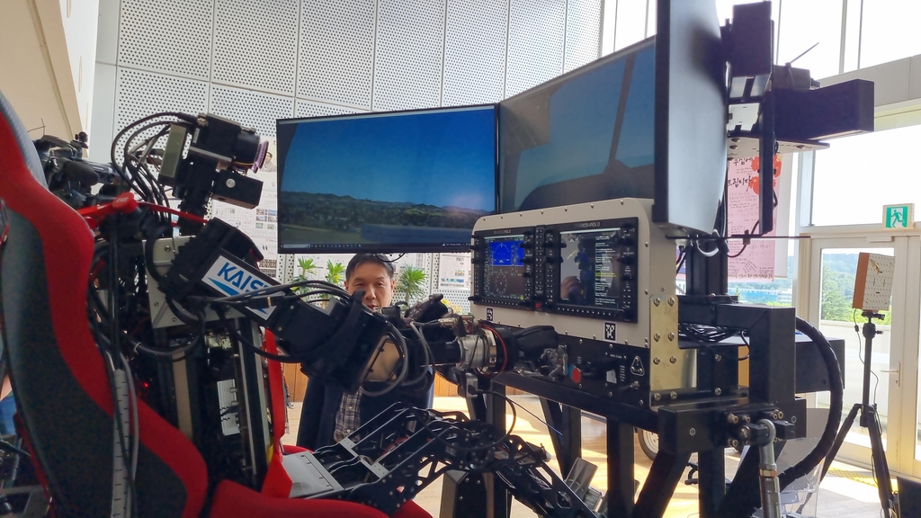 [현장] "비행기 조종도 이제 AI 로봇이 직접"…KAIST서 시연 (연합뉴스) - 나무뉴스