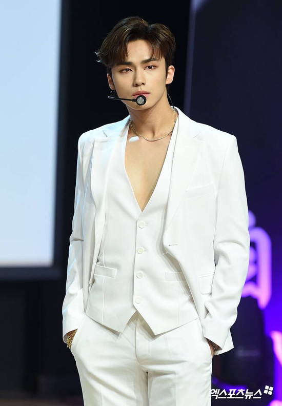 DKZ 경윤, 'JMS 신도+母 포교'…연이은 논란에 활동 빨간불 [엑:스레이] (엑스포츠뉴스) - 나무뉴스