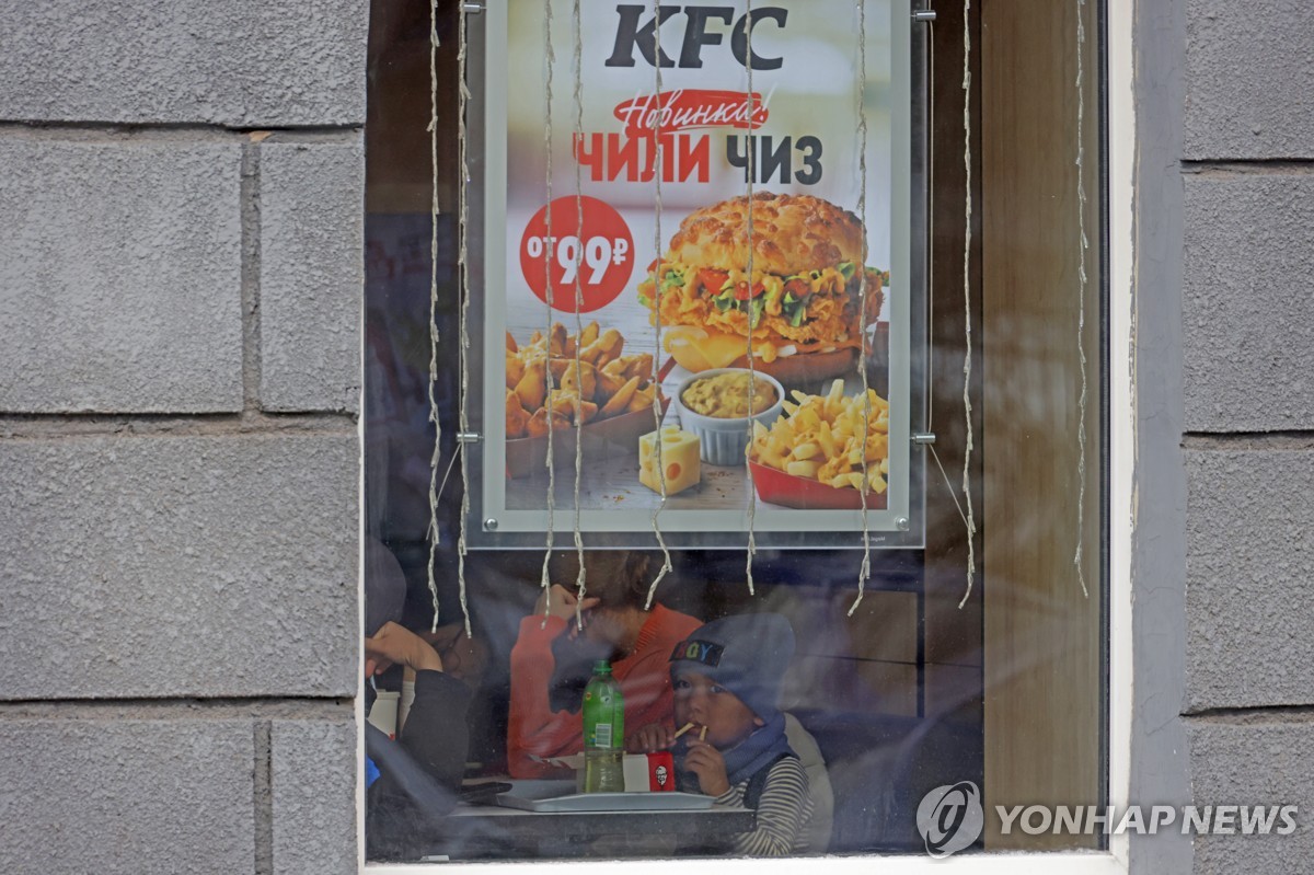 KFC, 러시아 떠났는데 간판은 그대로…"손님 안 올까 봐" - 나무뉴스
