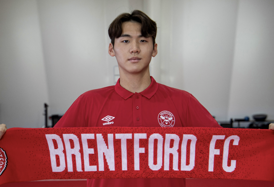 [오피셜] 김지수, 브렌트퍼드와 4+1년 계약…한국 센터백 최초로 EPL 입성 (엑스포츠뉴스) - 나무뉴스