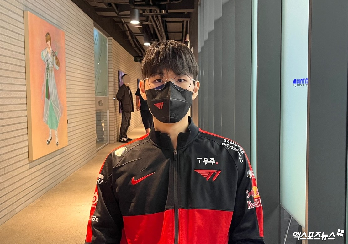 '오너' 문현준 "T1, 모두가 무서워하는 팀…플레이 예상 안 간다는 극찬 원해" [인터뷰] (엑스포츠뉴스) - 나무뉴스