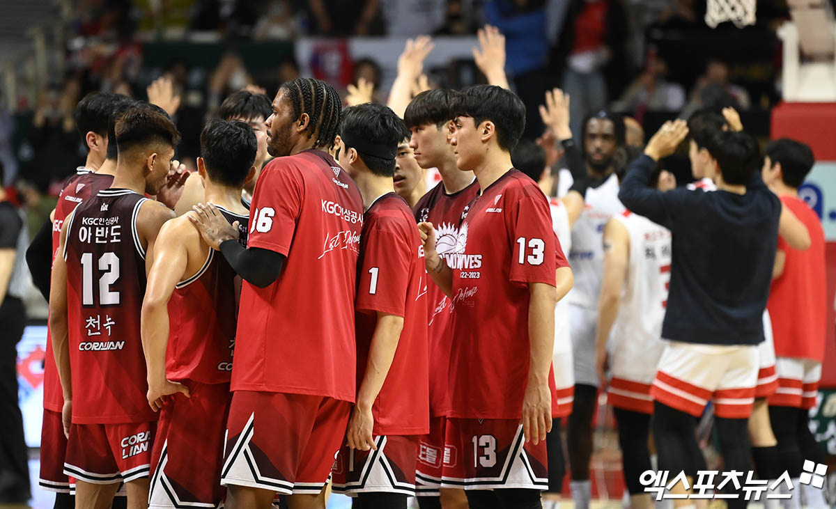 KGC '아쉬운 패배, 파이팅 다지며'[포토] (엑스포츠뉴스) - 나무뉴스