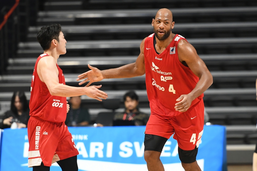 '윌리엄스 더블더블' SK, 워니 없이도 류큐 꺾고 EASL 첫 승 신고 (엑스포츠뉴스) - 나무뉴스