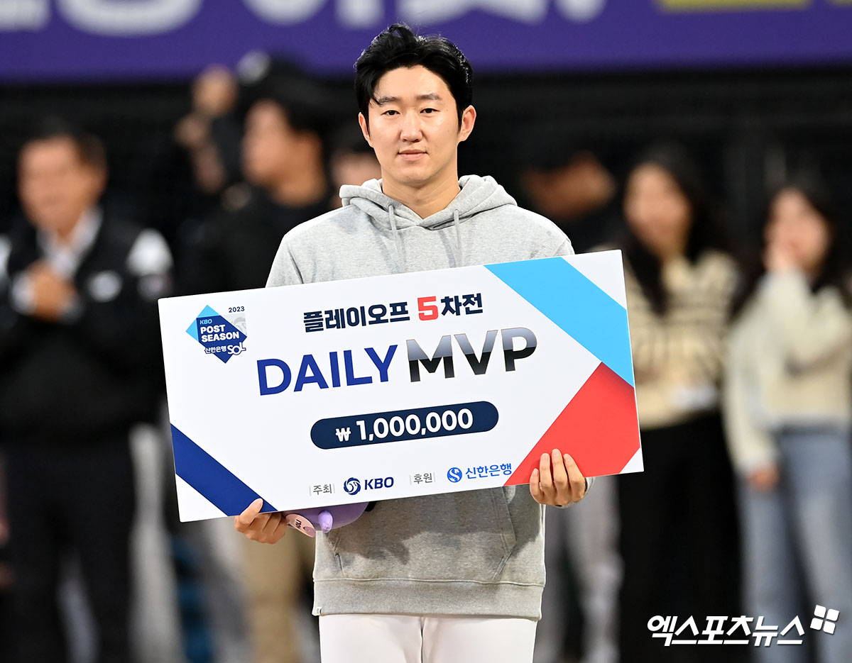 마법의 '리버스 스윕'…KT, LG 기다리는 잠실 간다→최종전 3-2 역전승+V2도전 스타트 [PO5 현장리뷰] - 나무뉴스