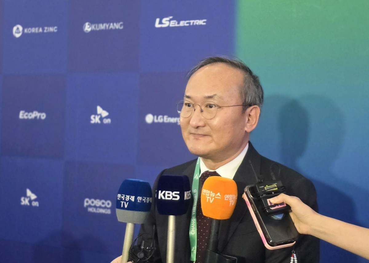 [인터배터리] 이석희 SK온 사장 "LFP배터리 2026년 양산…수익성 확보 주력" - 나무뉴스